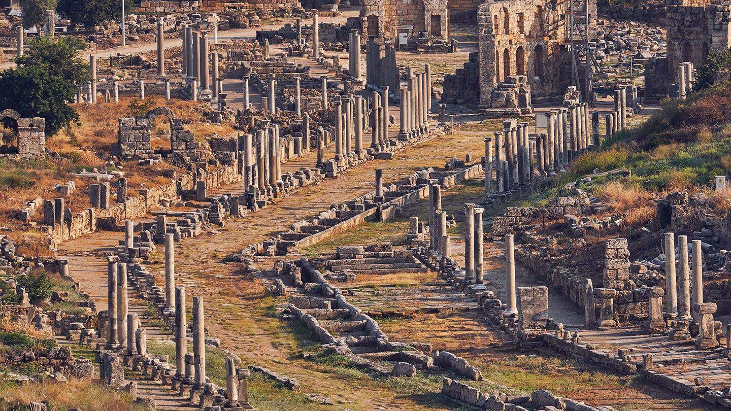 Pergamon - The Ancient City That Revolutionized Art and Medicine