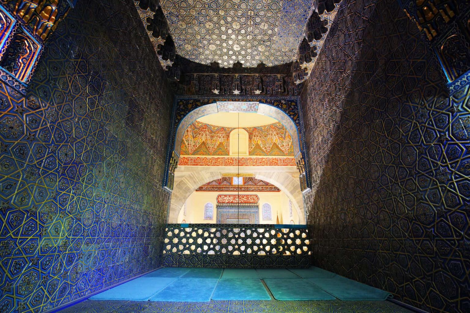 İznik Tiles: A Masterpiece of Ottoman Artistry - The Other Tour